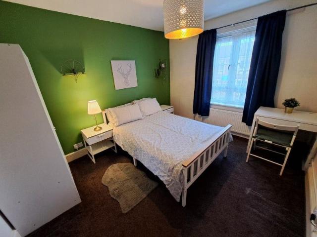 Fakruddin Street, London E1, Room to rent, £900 pcm | PrimeLocation
