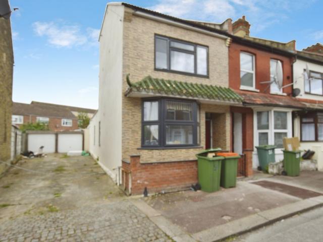 Falcon Street, London E13, Room to rent, £800 pcm | PrimeLocation