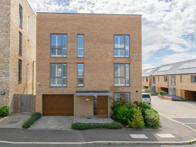 Falcon Road, Trumpington, Cambridge 4 bed end of terrace house to rent £2,900 pcm £669 pw