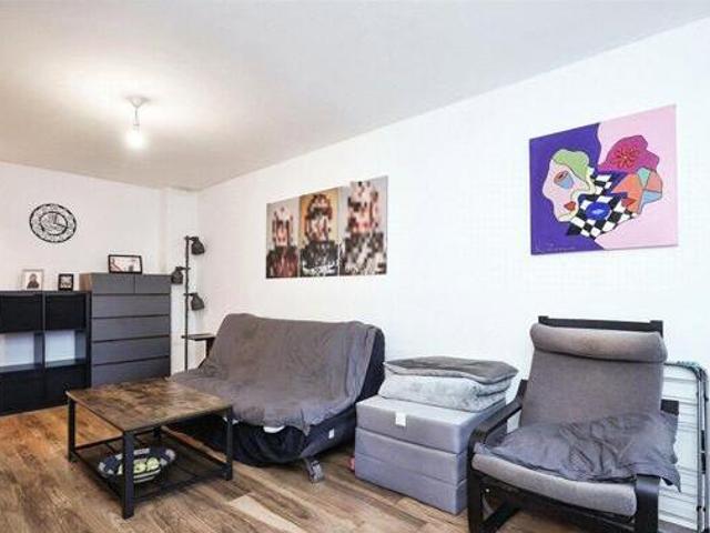 Falcon Road, London, 1 Bedroom Flat
