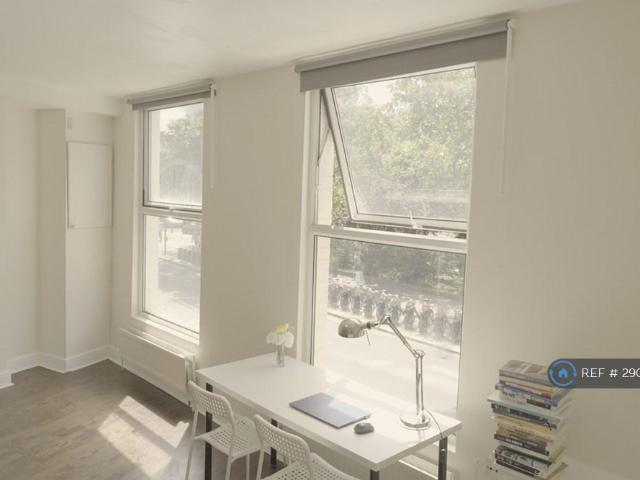 Falcon Road, London, SW11 2 bed flat to rent £2,200 pcm £508 pw
