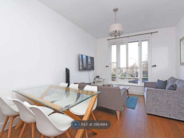 Falcon Road, London SW11, 3 bed flat to rent, £3,800 pcm | PrimeLocation