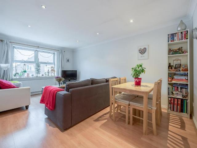 Falcon Road SW11, 2 bed flat to rent, £2,200 pcm | PrimeLocation
