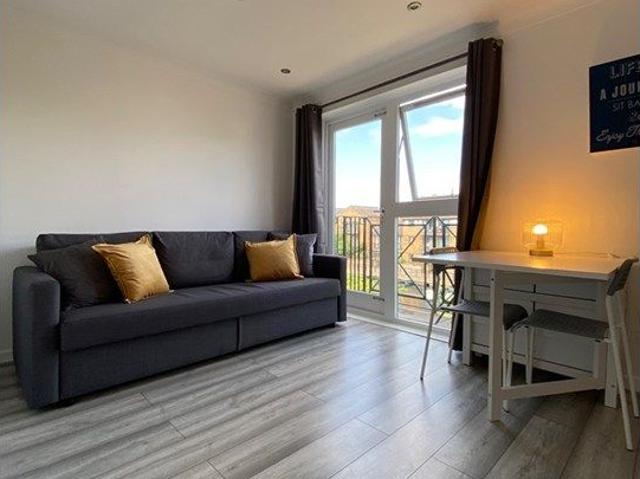 Falcon Way, London E14, 1 bed flat to rent, £1,690 pcm | PrimeLocation