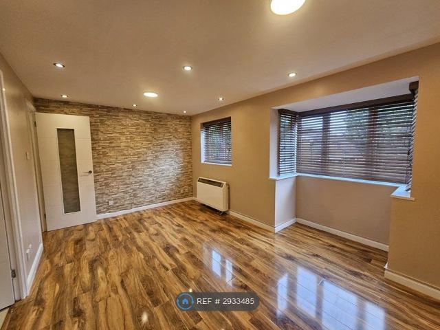 Falcon Way, London NW9, 2 bed flat to rent, £1,900 pcm | PrimeLocation
