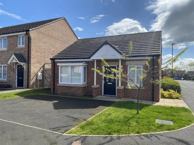 Falcon Way 2 bed detached bungalow to rent £900 pcm £208 pw