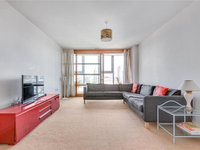 Falcon Wharf, 34 Lombard Road. 1 bed apartment to rent £2,750 pcm £635 pw
