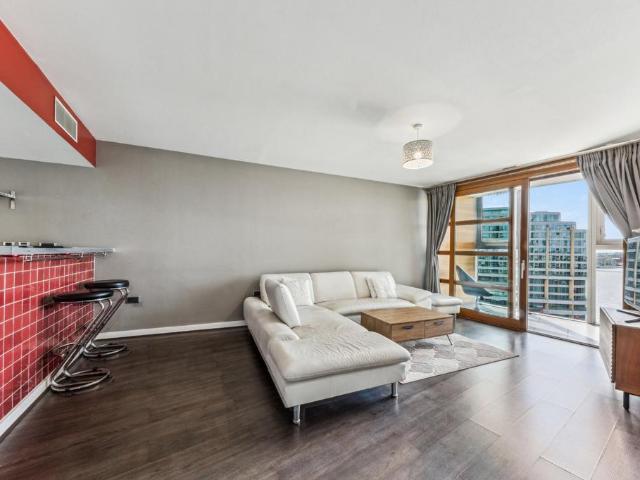 Falcon Wharf, 34 Lombard Road. 1 bed flat to rent £2,600 pcm £600 pw