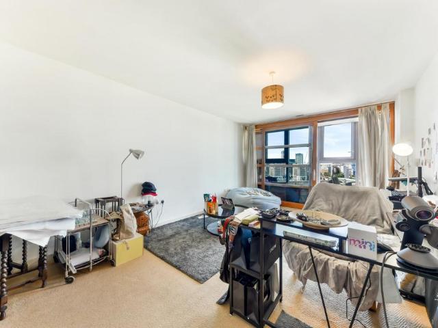 Falcon Wharf, Battersea, London, SW11 1 bed flat to rent £2,999 pcm £692 pw