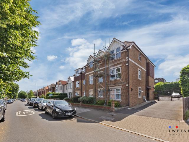 Falconet Court, Ravenscroft Road, Beckenham BR3, 2 bed flat to rent, £1,800 pcm | PrimeLocation