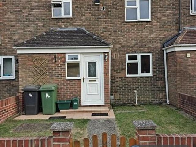 Falkland Road, Basingstoke, RG24 3 bed terraced house to rent £1,550 pcm £358 pw