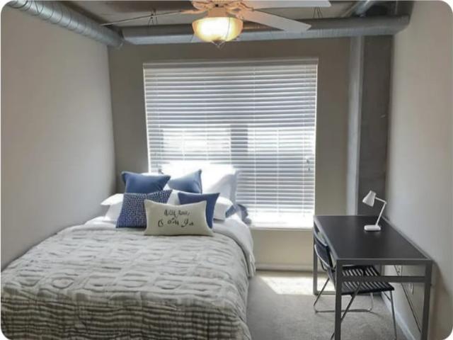 Fall relet looking for a Female roomate