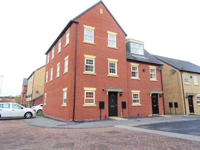 Fallbrook Road, Castleford WF10, 2 bed town house to rent, £900 pcm | PrimeLocation