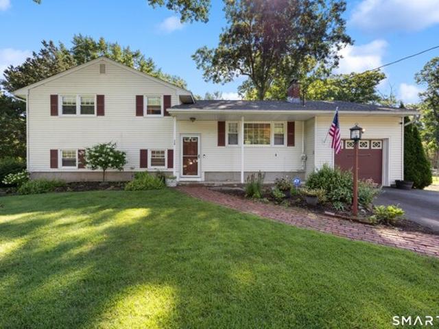 Fallon Dr, North Haven, Home For Sale
