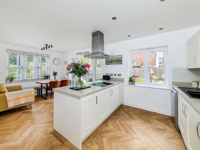 Fallow Field Close, Abingdon OX14 4 bed detached house to rent £2,400 pcm £554 pw