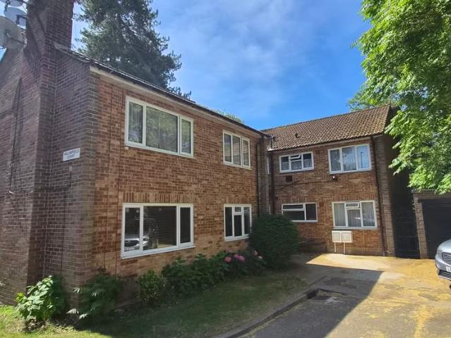 Fallowfield Court, Stanmore Hill, Stanmore HA7, 2 bed flat to rent, £1,700 pcm | PrimeLocation