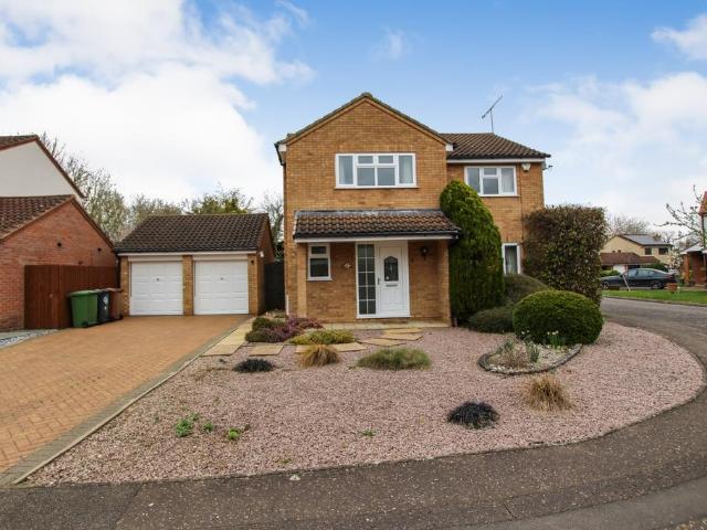 Fallowfield, Peterborough PE2 4 bed detached house to rent £1,850 pcm £427 pw
