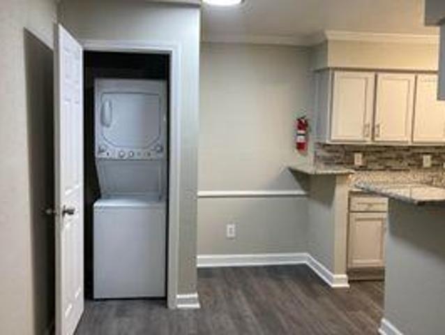 Falls of Maplewood Apartments 1 Bedroom Apartment for Rent at 9600 Glenfield Ct, Houston, TX 77096 Meyerland Area