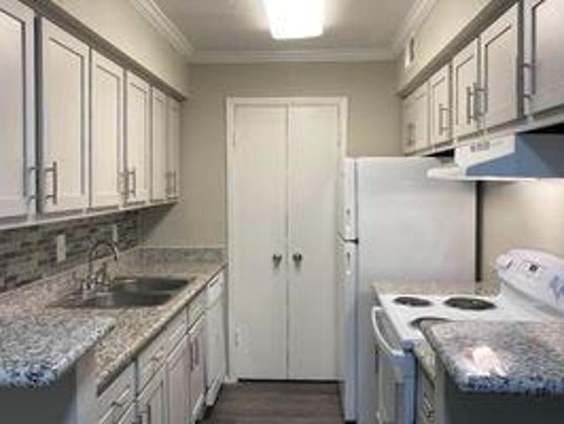 Falls of Maplewood Apartments 1 Bedroom Apartment for Rent at 9600 Glenfield Ct, Houston, TX 77096 Meyerland Area