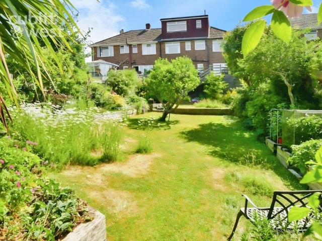 Falmer Gardens, Brighton, BN2 4 bed semi detached house to rent £2,100 pcm £485 pw
