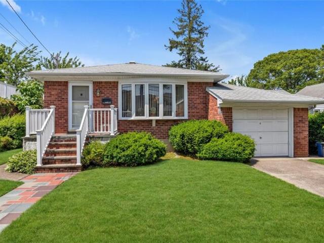 Falmouth Ave, New Hyde Park, Home For Sale