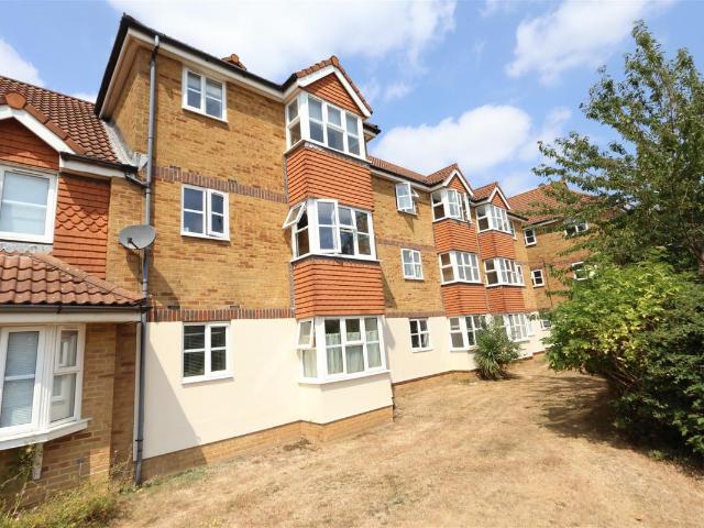 Falmouth Close, Eastbourne BN23, 2 bed flat to rent, £1,200 pcm | PrimeLocation