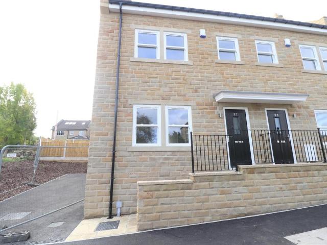 Fartown, Pudsey, West Yorkshire, LS28 3 bed house to rent £1,475 pcm £340 pw