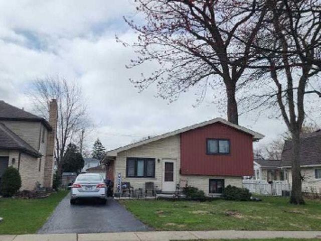 Farwell Ave