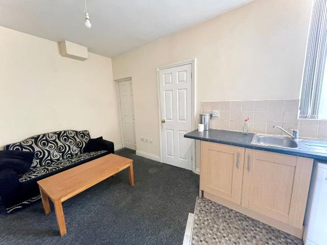 Far Gosford Street, Coventry CV1, 2 bed flat to rent, £750 pcm | PrimeLocation