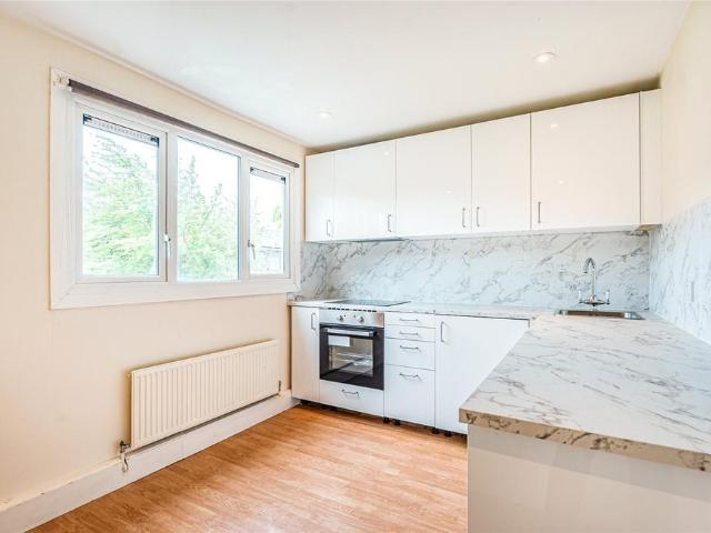 Faraday Close, London, N7 1 bed maisonette to rent £2,250 pcm £519 pw