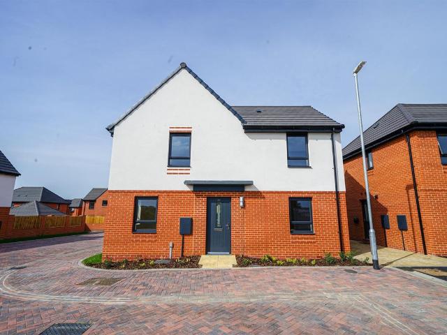 Faraday Green, Leighton Buzzard LU7, 4 bed property to rent, £2,200 pcm | PrimeLocation