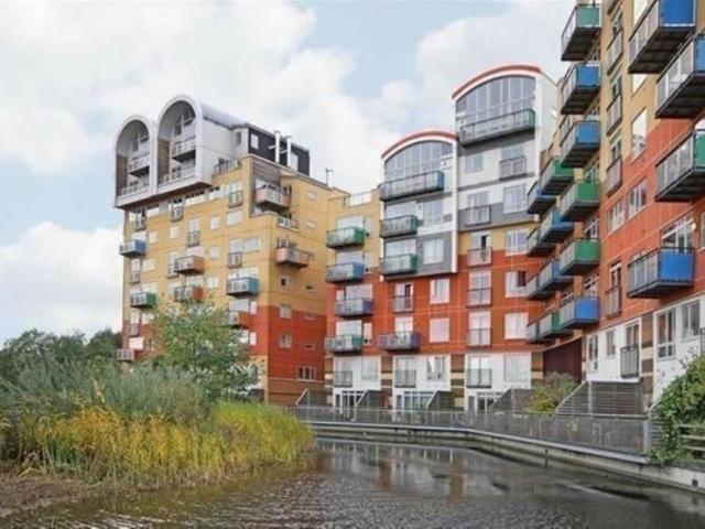 Faraday Lodge, Renaissance Walk, SE10. 2 bed flat to rent £2,200 pcm £508 pw
