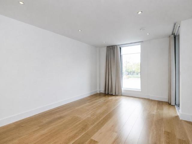 Faraday Road London W10 1 bed apartment to rent £2,400 pcm £554 pw