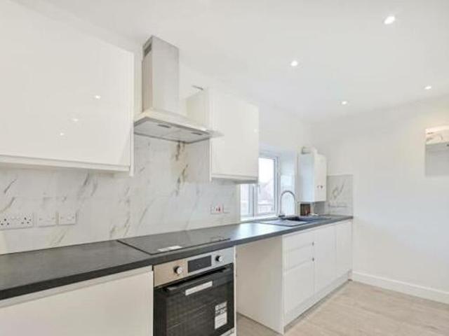 Faraday Road, Slough, 2 Bedroom Flat