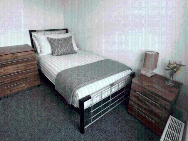 Farebrother Street, Single Room