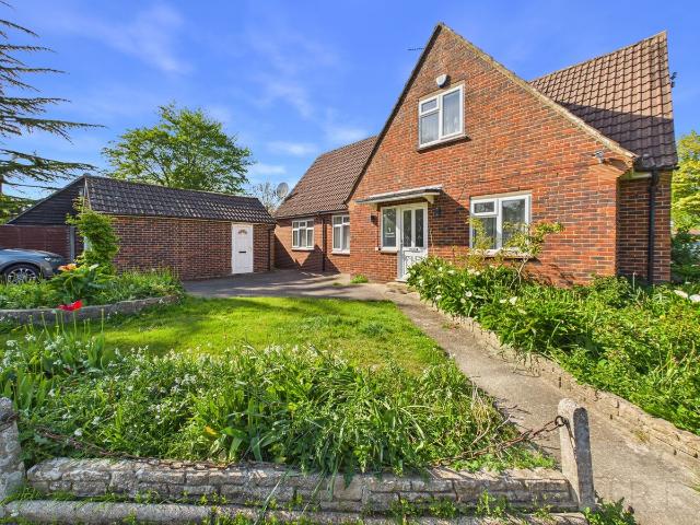 Farhalls Crescent, Horsham RH12, 4 bed detached house to rent, £2,600 pcm | PrimeLocation