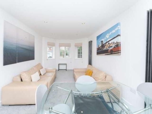 Farifield Road, UB8