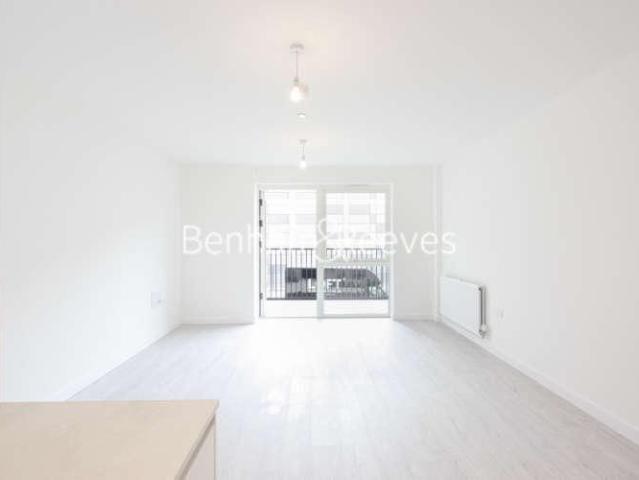 Farine Avenue, Hayes, UB3