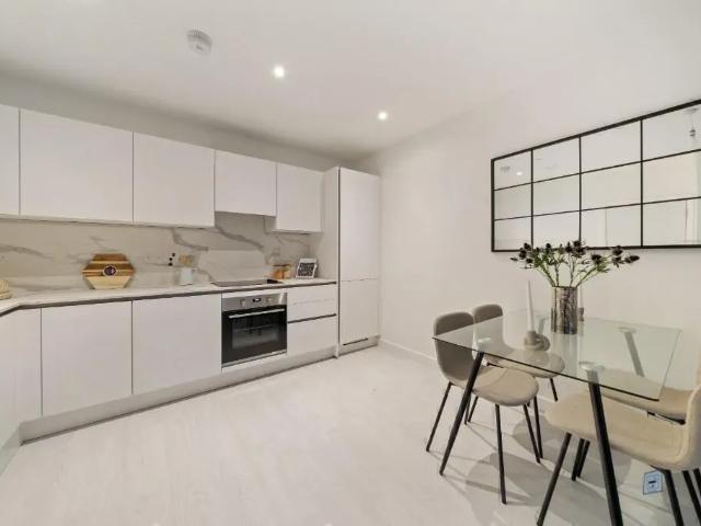 Farine Avenue, Hayes UB3, 2 bed flat to rent, £2,150 pcm | PrimeLocation