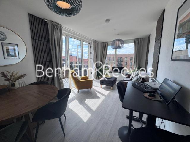 Farine Avenue, Hayes UB3, 2 bed flat to rent, £2,100 pcm | PrimeLocation