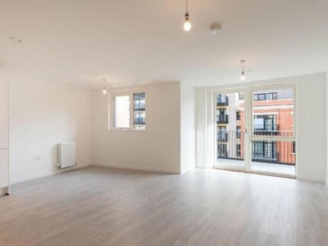 Farine Avenue, Hayes, 2 Bedroom Flat