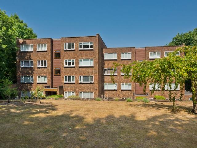 Farington Acres, Vale Road, Weybridge, Surrey KT13, 2 bed flat to rent, £1,850 pcm | PrimeLocation
