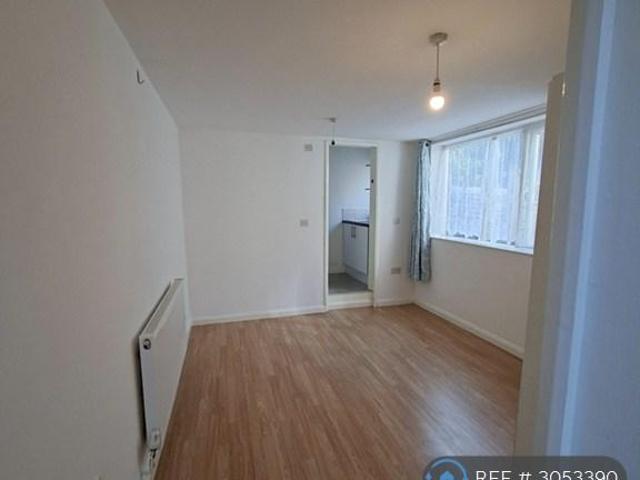 Farley Hill, Luton, LU1 Studio to rent £800 pcm £185 pw