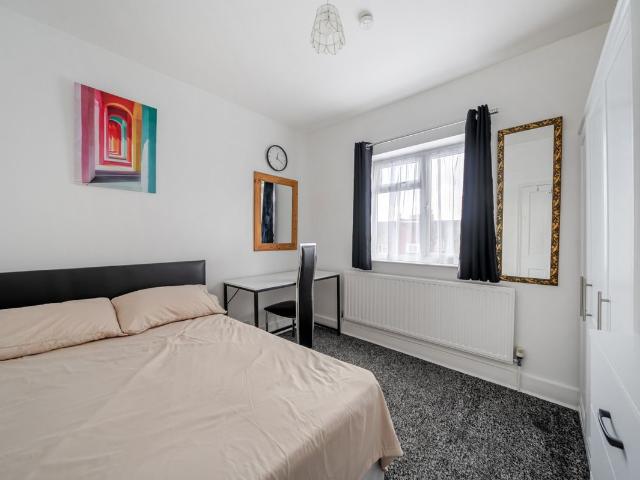 Farley Road, London SE6, Room to rent, £800 pcm | PrimeLocation