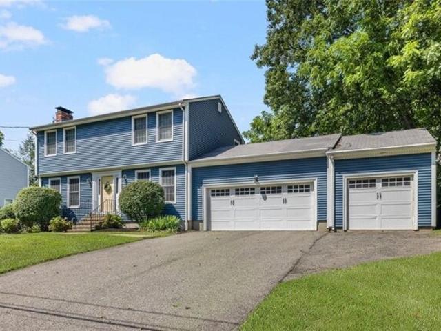 Farm Dr, Cumberland, Home For Sale