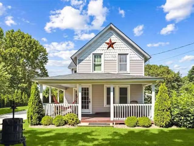 Farm House, Single Family Residence Westhampton, NY 148 Mon.