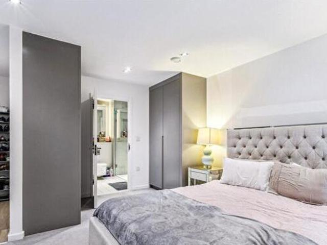 Farm Lane, London, 2 Bedroom Apartment