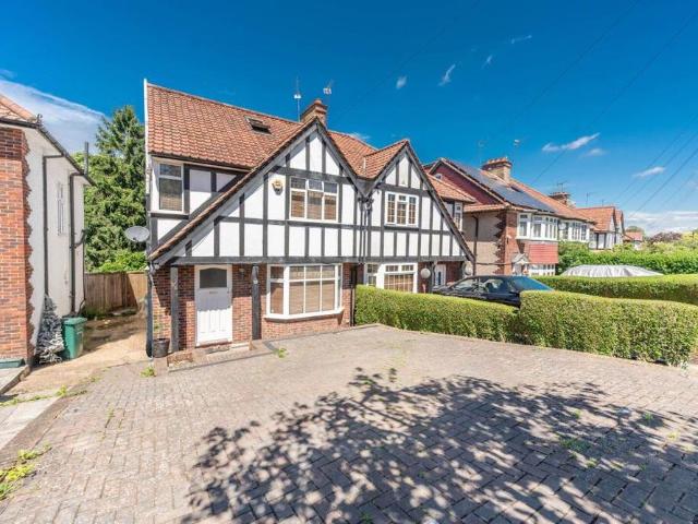 Farm Road, HA8 9LR, Edgware