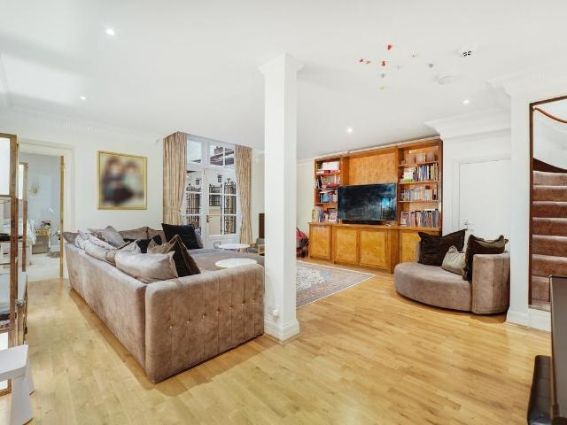 Farm Street, London W1J, 2 bed flat to rent, £4,983 pcm | PrimeLocation