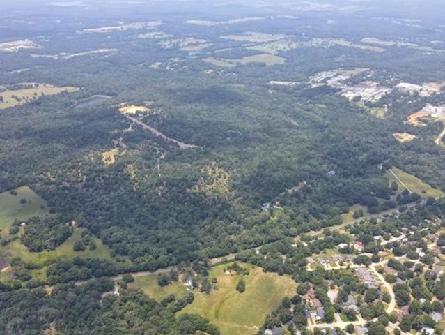 Hills Dr, Athens, TX 75751